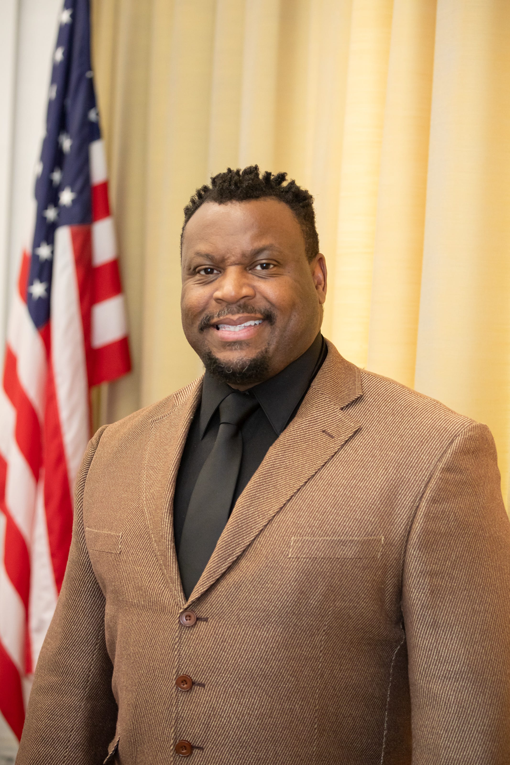 Iowa City Mayor Teague says leadership matters in endorsement of Ross ...