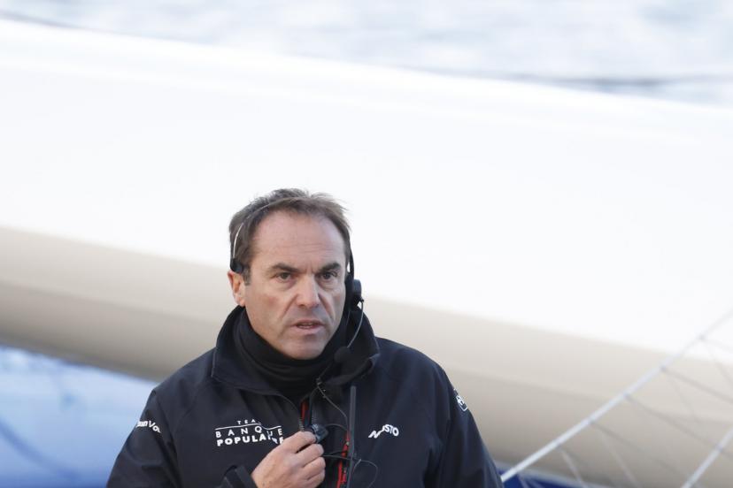 Le directeur de Team Banque Populaire, Ronan Lucas, passe la main à un ...