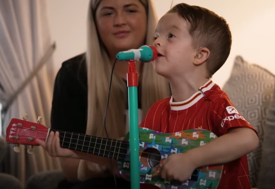 PSG-Liverpool: Isaac, le superfan des Reds qui fait fondre le cœur de ...