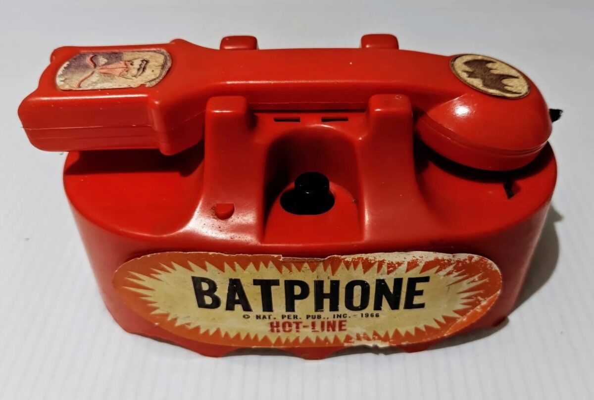 12 Vintage Novelty Phones Collectors Love