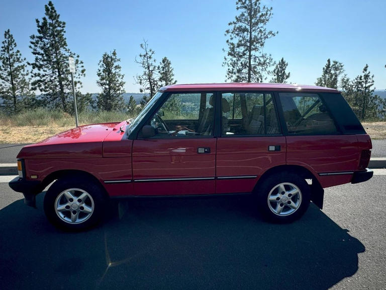 A Classic Range Rover County Pairs All-Terrain Capability And Old-Money ...