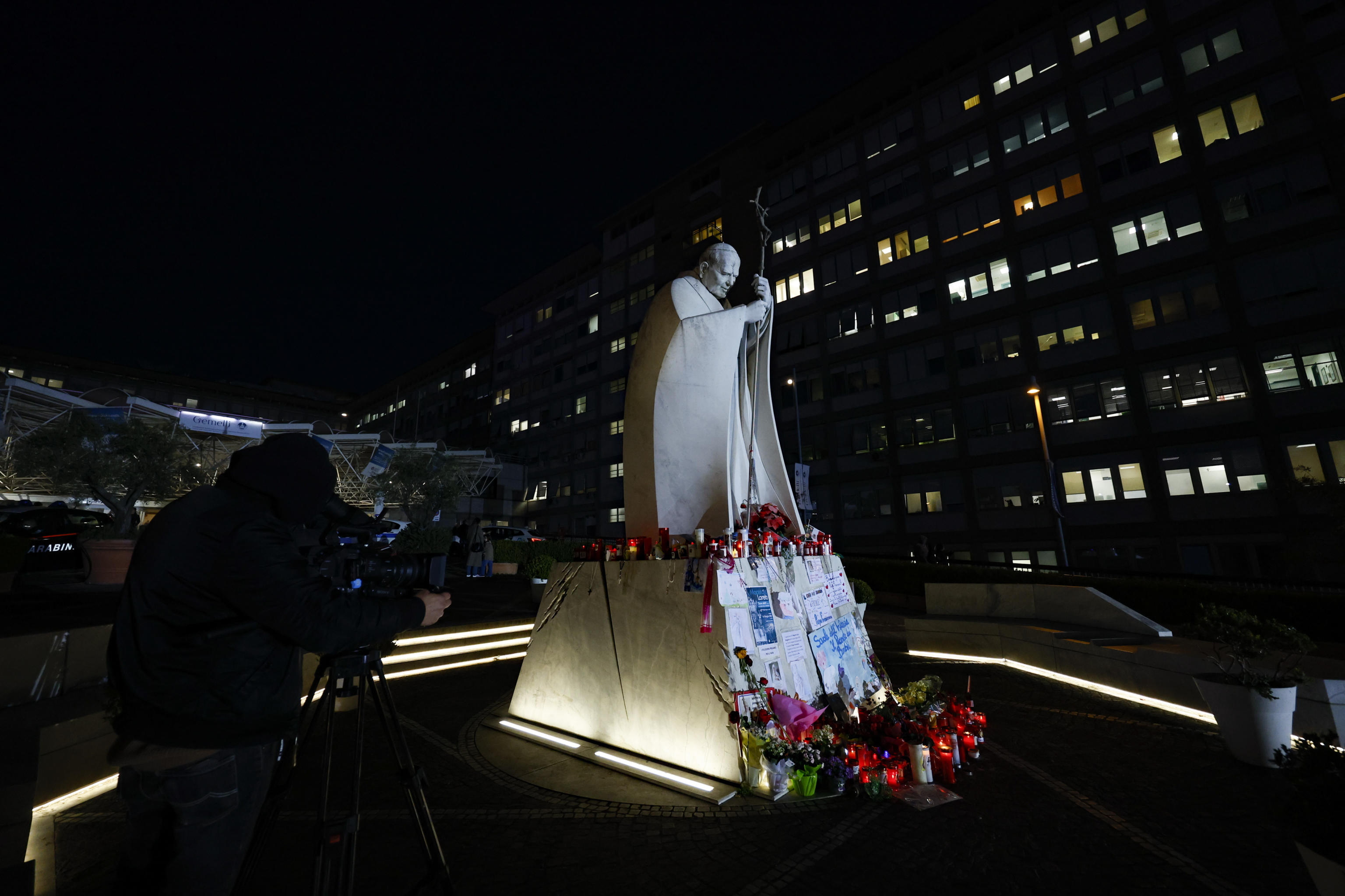 Pope to return to mechanical ventilation tonight