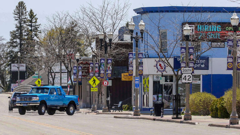 Two Rivers city manager search narrowed to 8, survey announced & new ...