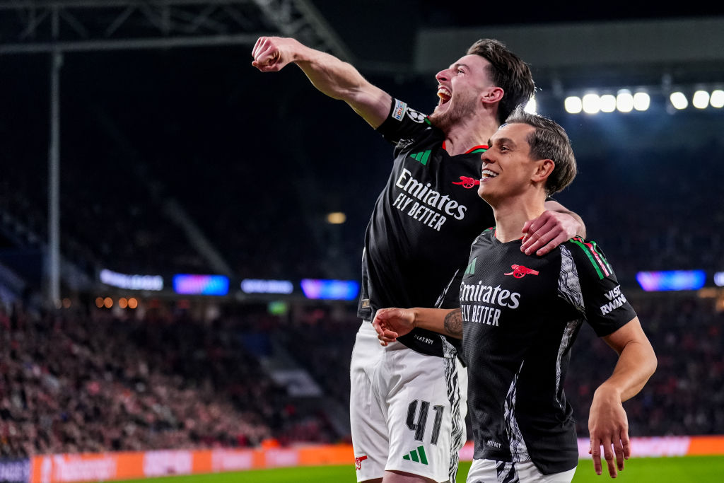 Arsenal hero sends warning to Manchester United after PSV battering