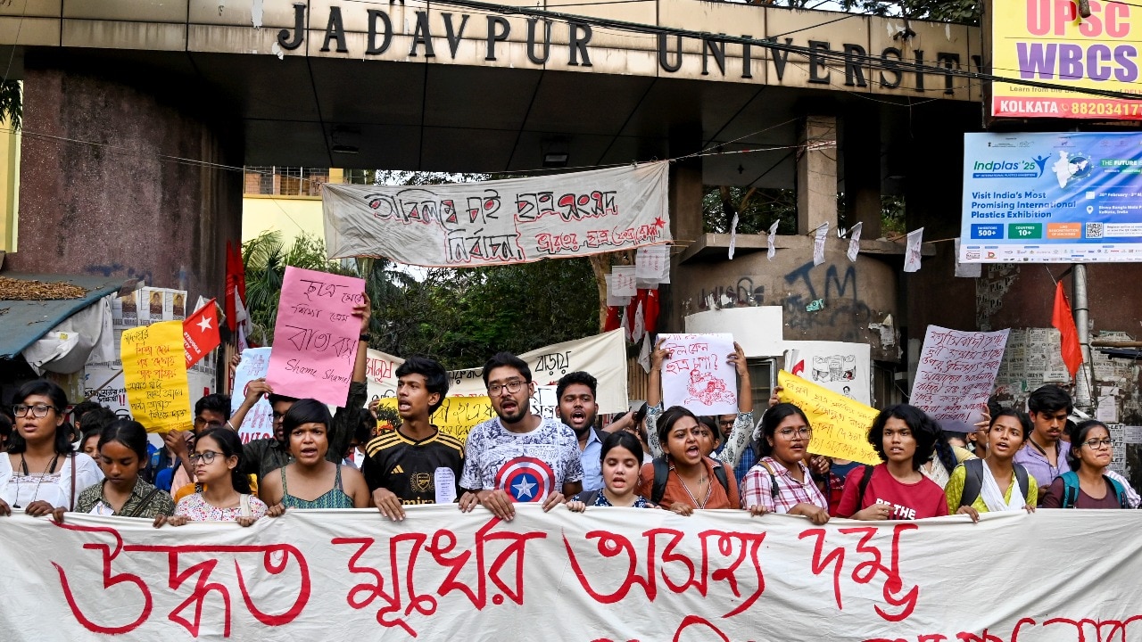 ABVP threatens 'surgical strike' at Jadavpur University amid students ...
