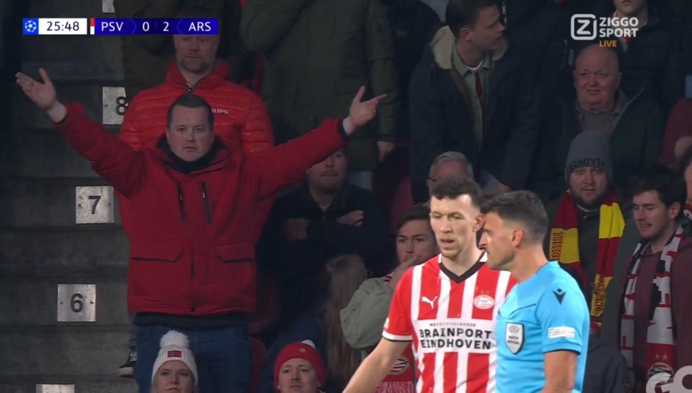 Albert Mantingh windt zich flink op en roept dat PSV 'tekort wordt ...