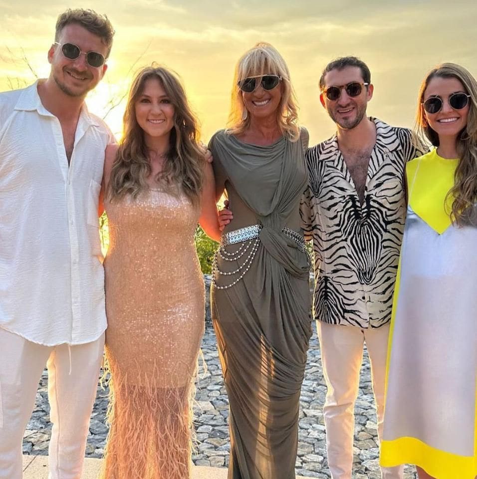 Therese, la hija de Adela Micha, celebra su primer aniversario de bodas