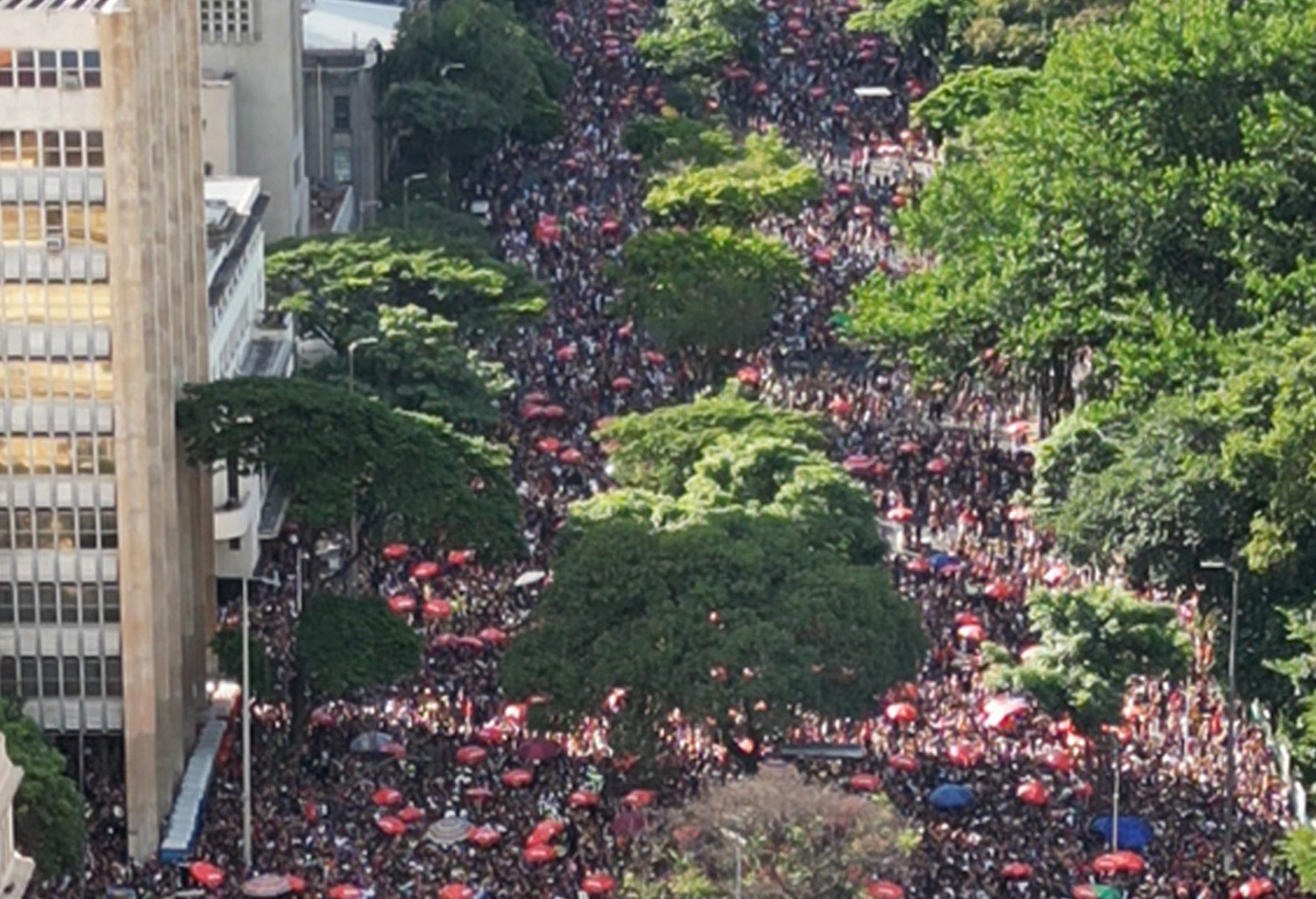 Carnaval de BH: vídeo mostra multidão em estreia do DJ Alok