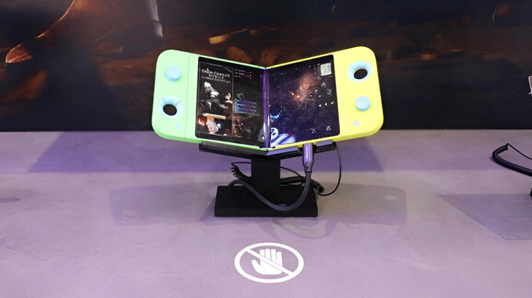 Samsung Unveils Flex Gaming: A Foldable Handheld Console Concept at MWC ...