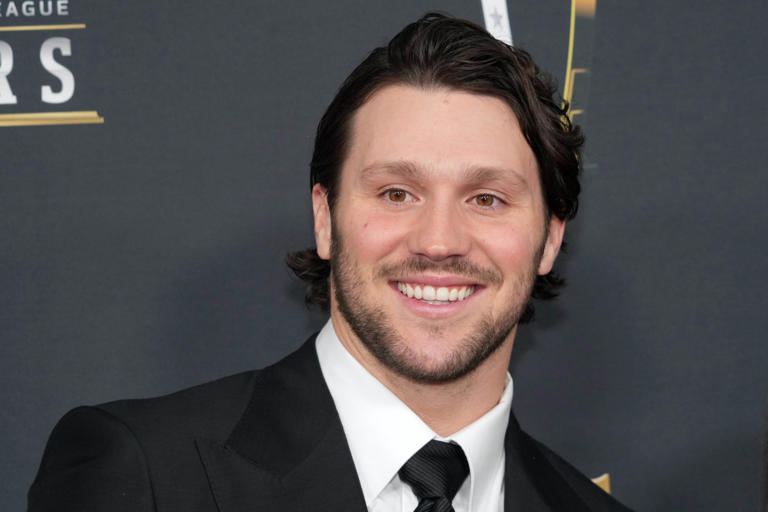 Josh Allen Sends Message to Wife Hailee Steinfeld After Wedding Post Josh Allen Sends Message to Wife Hailee Steinfeld After Wedding Post