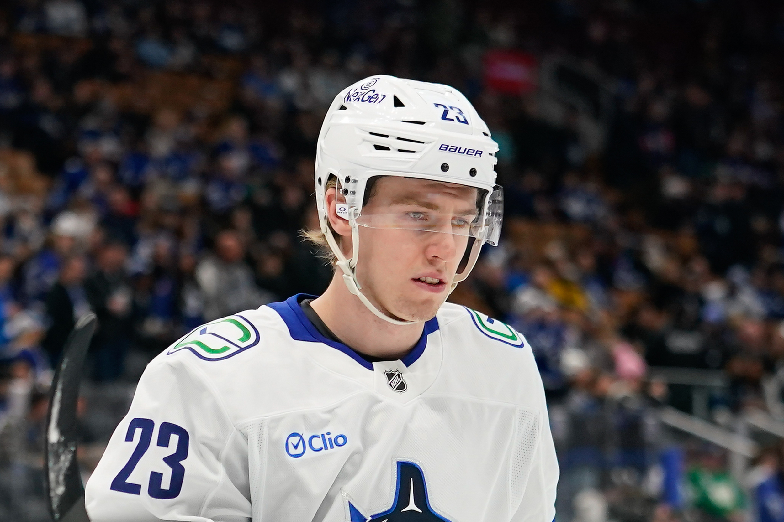 Canucks recall top prospect from AHL for sixth time this season