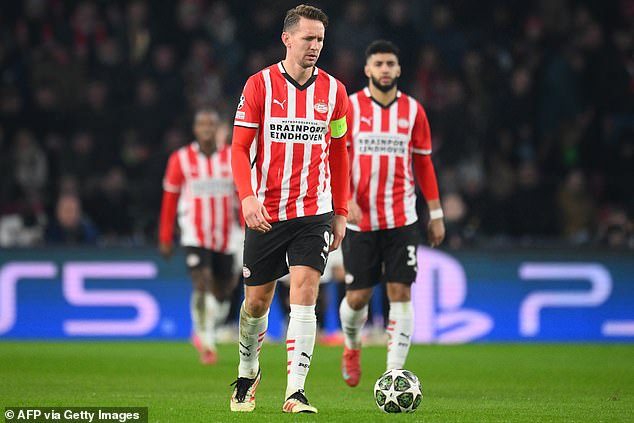 PSV 1-7 Arsenal: Gunners thump Dutch side to put one foot in the ...
