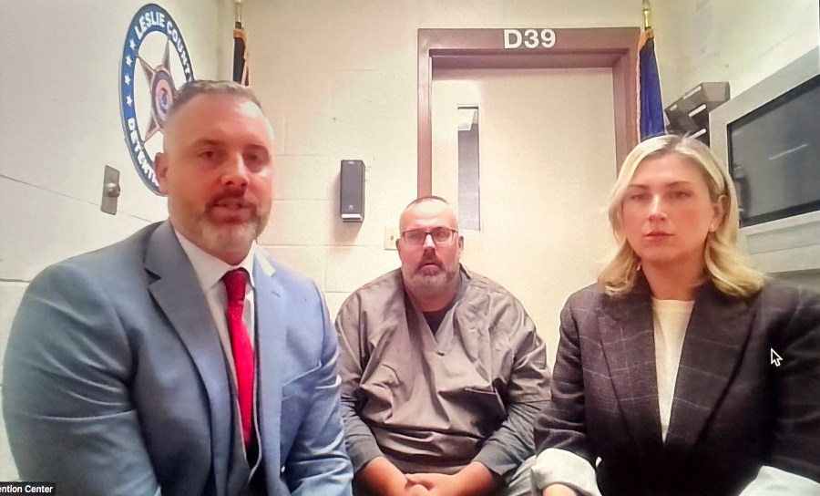 Former Kentucky sheriff claims insanity in shooting death of judge