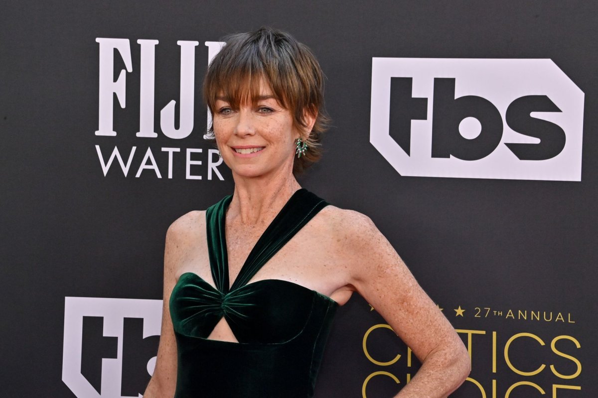 Julianne Nicholson, Michaela Watkins, more guest star on 'Hacks' Season 4