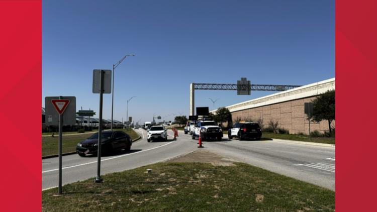 APD: 1 dead after crash involving AFD vehicle near Austin's airport