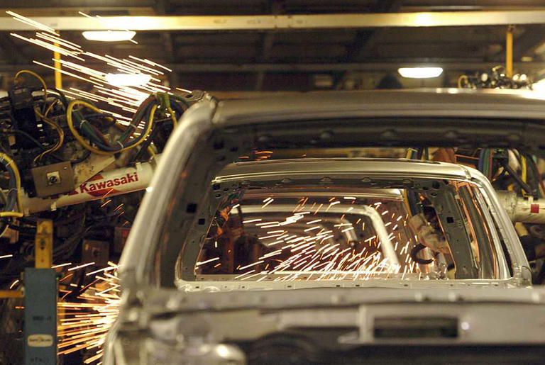 United Auto Workers union supports Trump's new tariffs on Canada, China ...