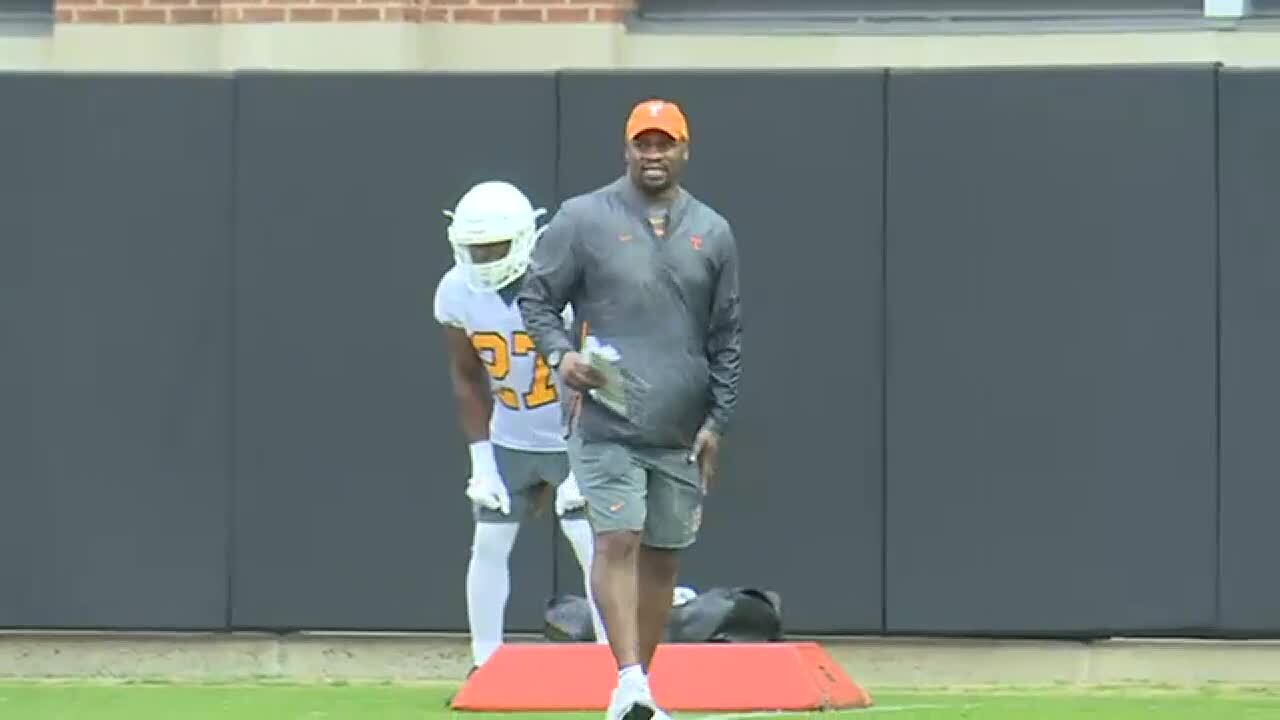 Former Tennessee running back, coach announced as head coach at ...