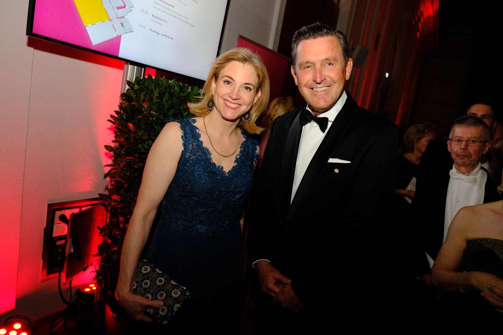 Hanke und Meinl-Reisinger gaben Debüt als Minister bei Elmayer-Kränzchen