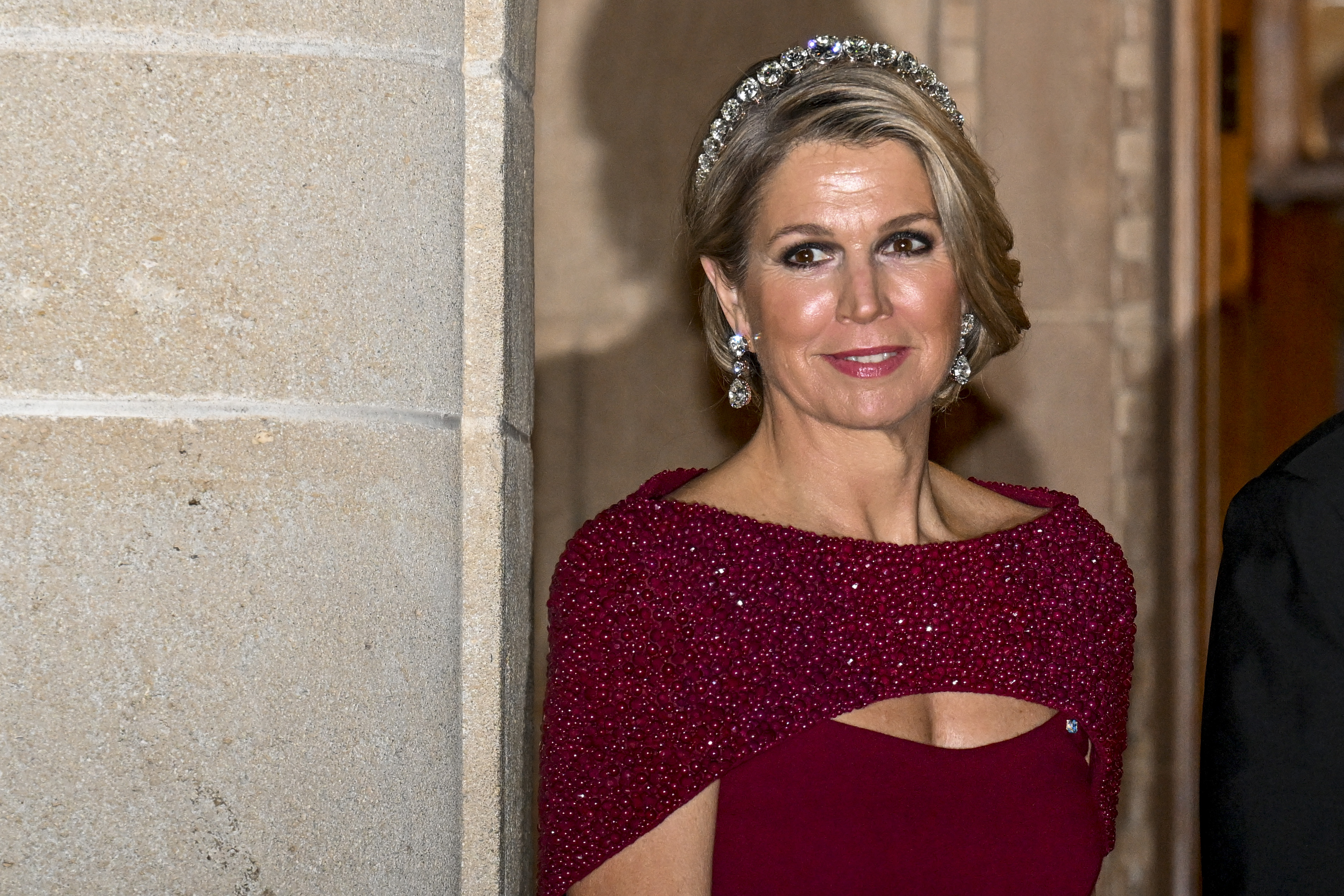 Staatsbanket Cyprus: koningin Máxima straalt in robijnrood