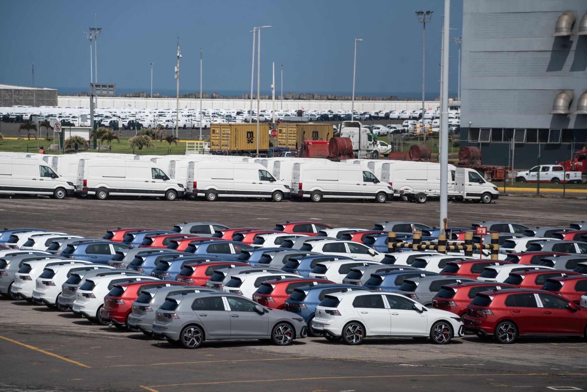 Mexico’s President Opts for Caution in Face of Trump Tariffs