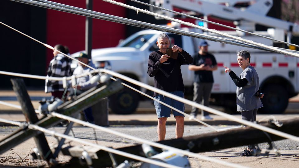 Texas besieged by multiple fires as deadly storm fuels severe weather ...