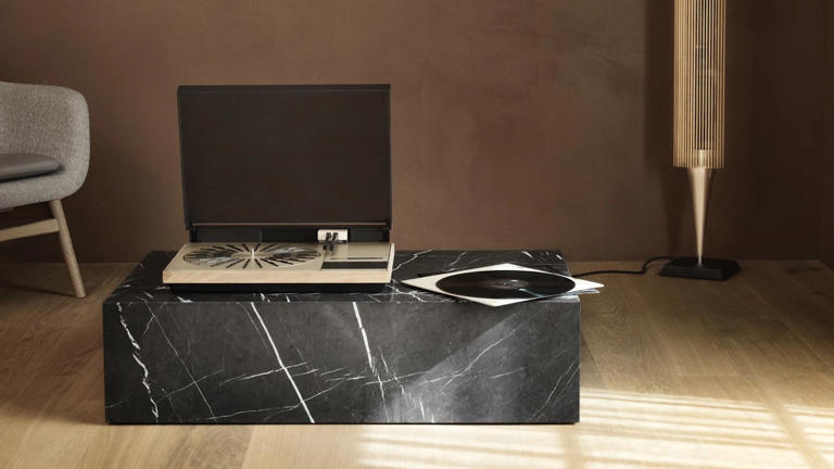 Bang & Olufsen's latest reworked turntable is a masterpiece of retro ...