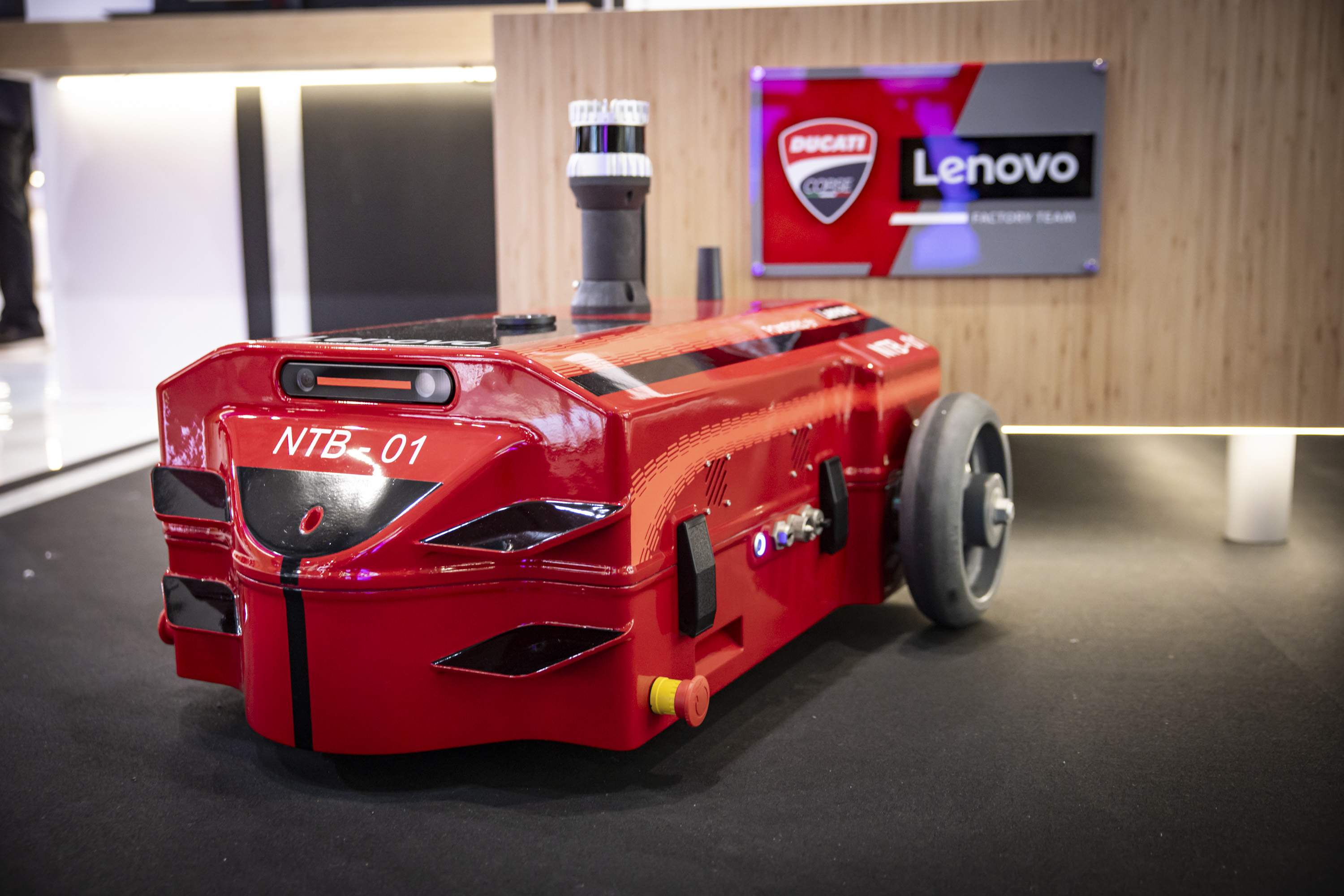Ducati y Lenovo presentan un innovador robot en el MWC para que Marc ...