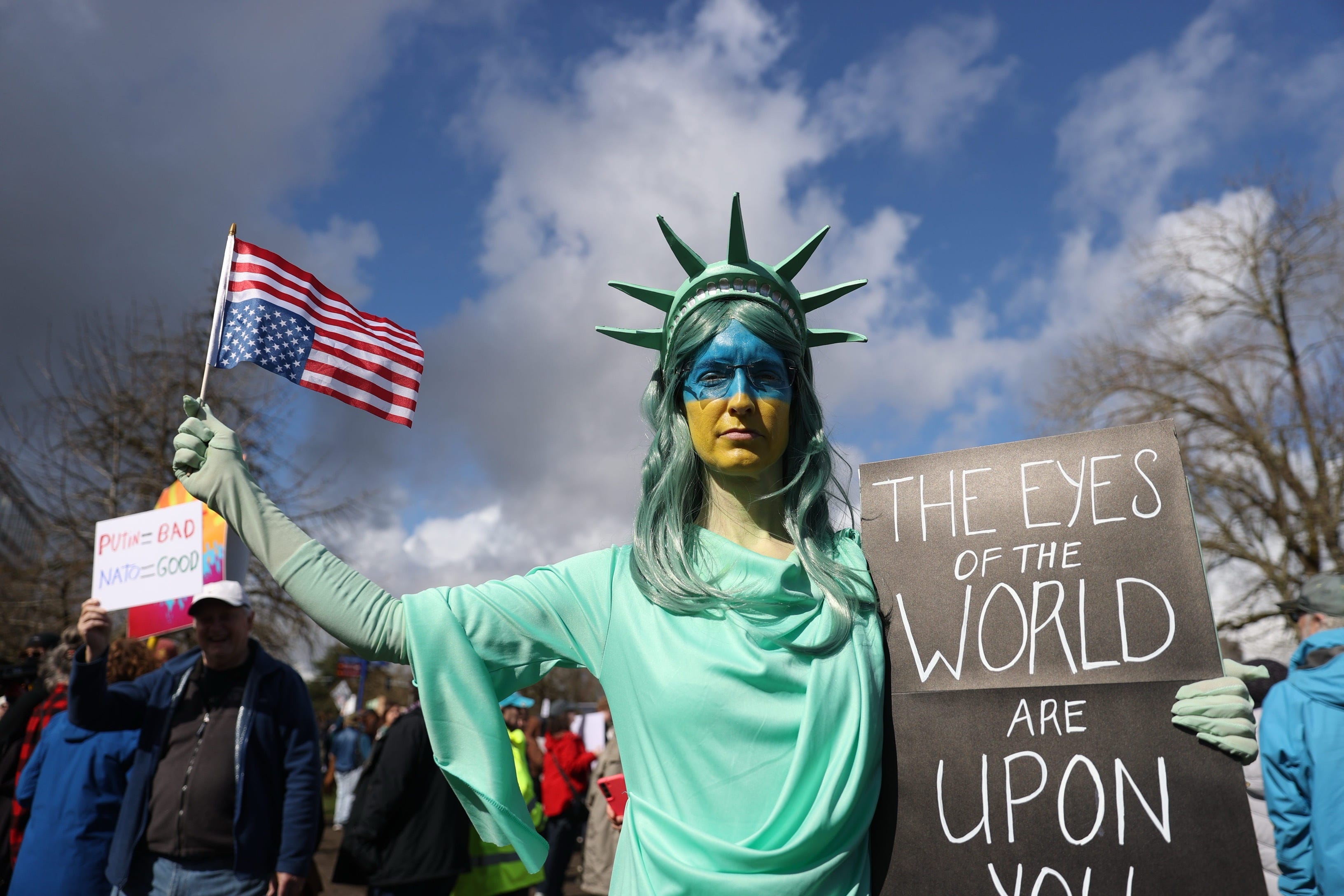 Protest against Trump closes roads near Oregon State Capitol