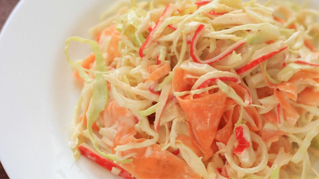 Cómo hacer ensalada de col estilo KFC pero con un ingrediente especial ...