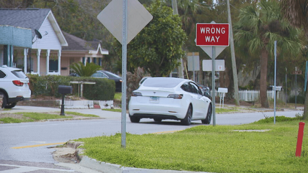 Pensacola in early talks to restore two-way traffic on MLK Jr. Drive ...