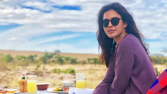 Kannada actress Ranya Rao found carrying 14.8 kg gold at Bengaluru ...