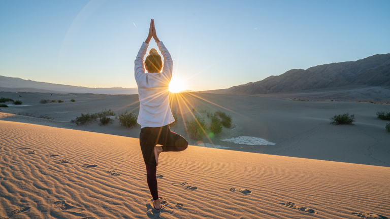 What is walking yoga: 5 things we should know about it and 5 poses one ...