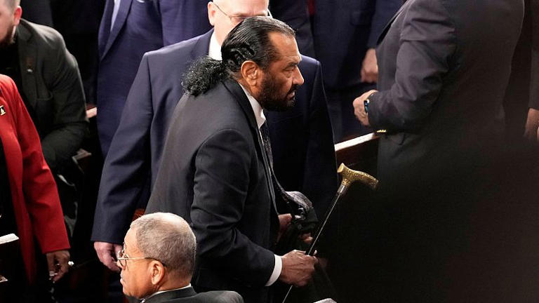 Trump touts renewed peace talks with Ukraine, repeats Greenland claims