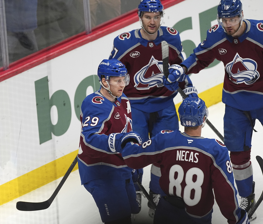 Mittelstadt scores go-ahead goal on a power play with 4:09 remaining as ...