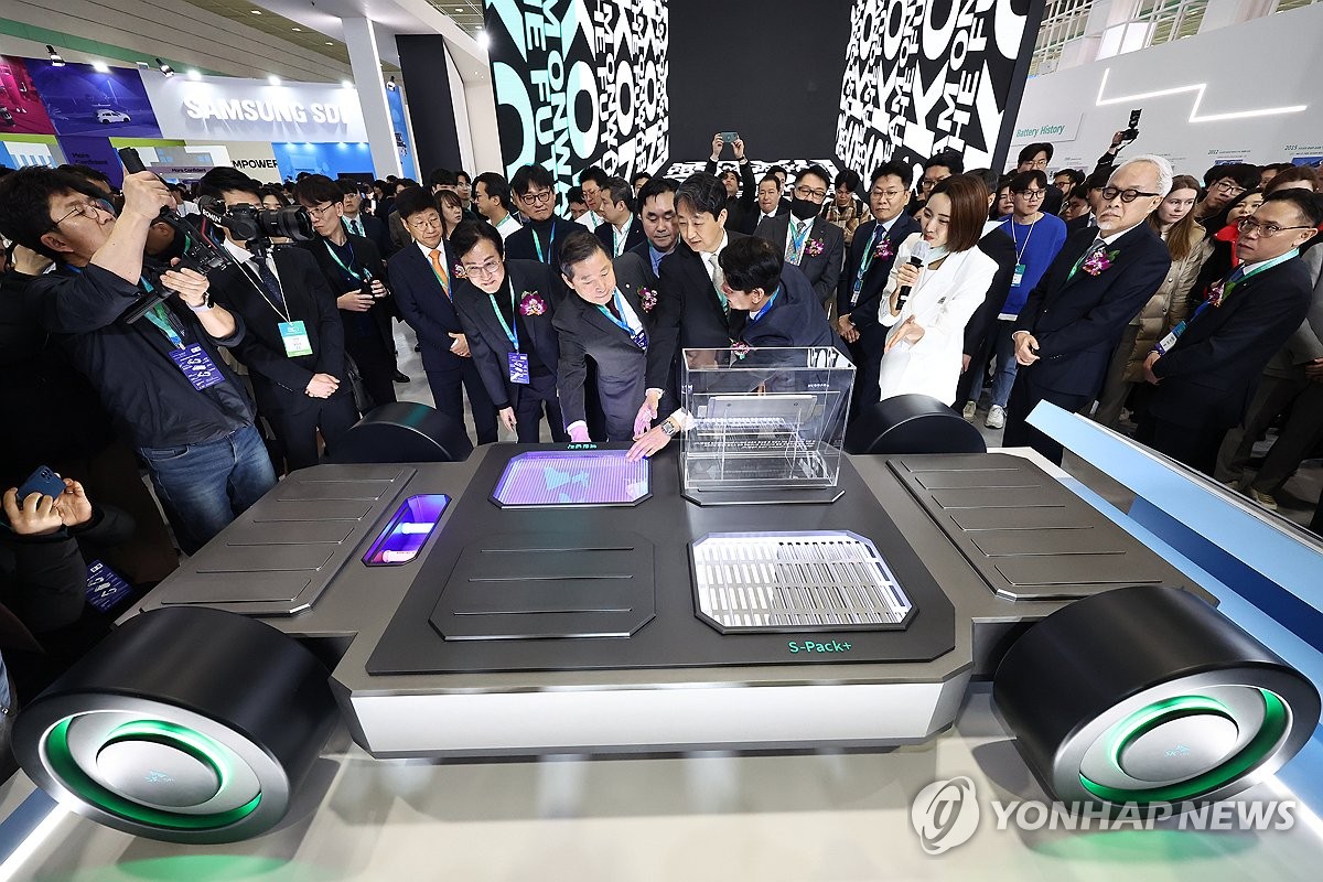 (LEAD) S. Korean battery makers showcase new battery solutions at ...