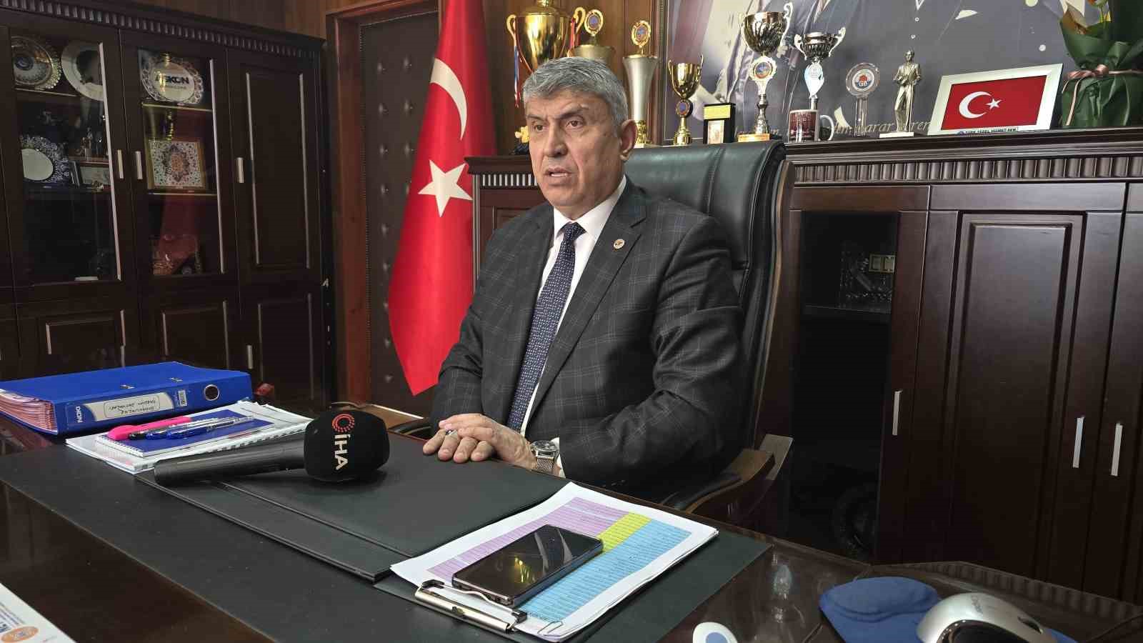 19 yıl makam şoförlüğü yapıp, toplam 27 yıl hizmet ettiği belediyeye ...