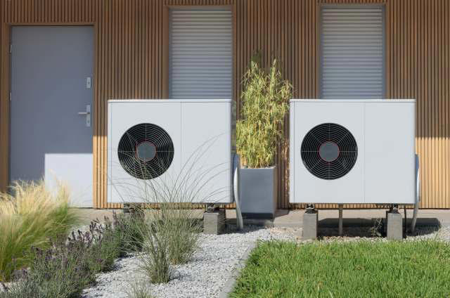Homeowners contentiously debate heat pump benefits after old furnace ...