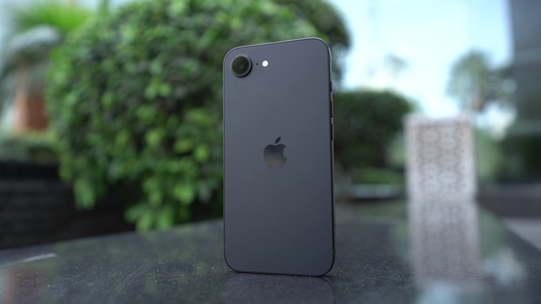 Apple iPhone 16e First Impressions: Nostalgia Meets AI