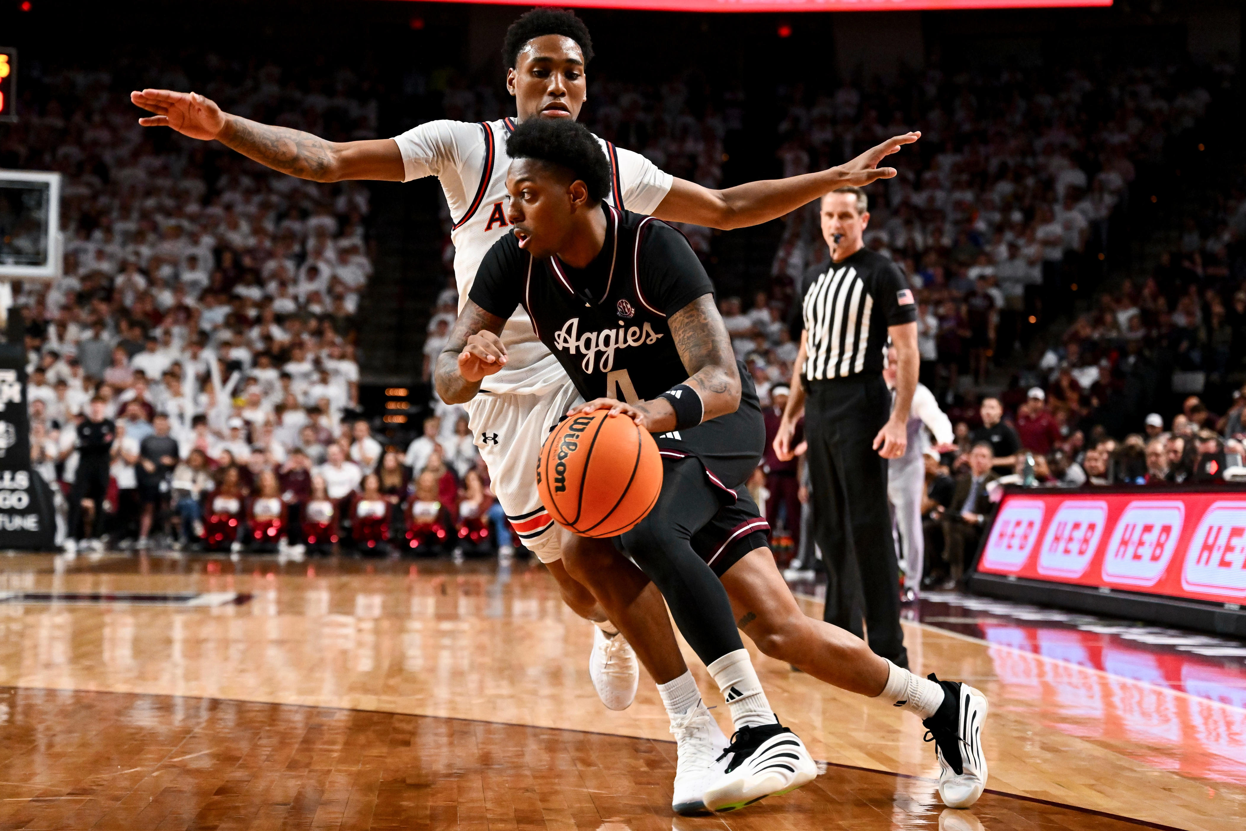 Texas A&M upset No. 1 Auburn basketball: Aggies honor Wade Taylor IV ...