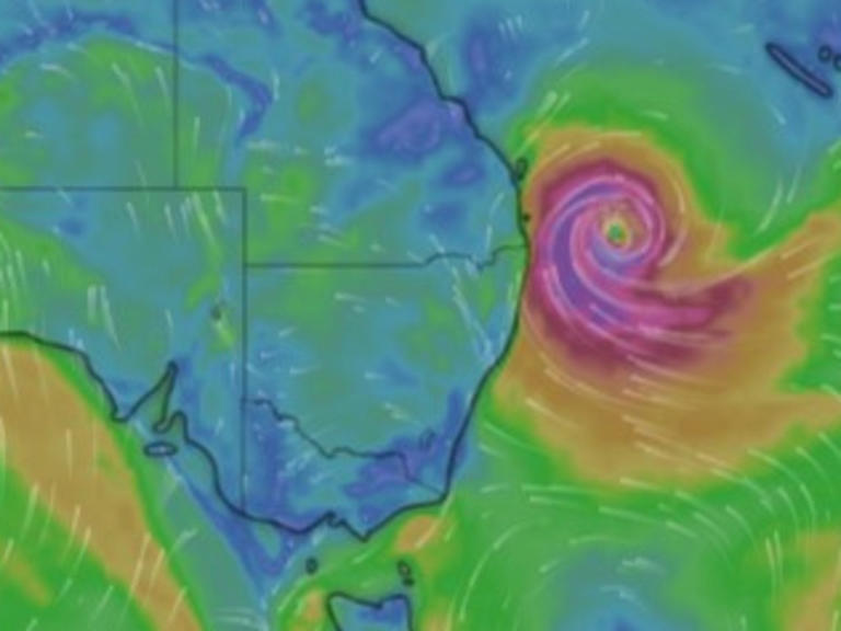 Gold Coast shuts down as cyclone nears
