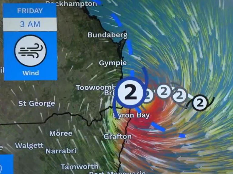 Gold Coast shuts down as cyclone nears