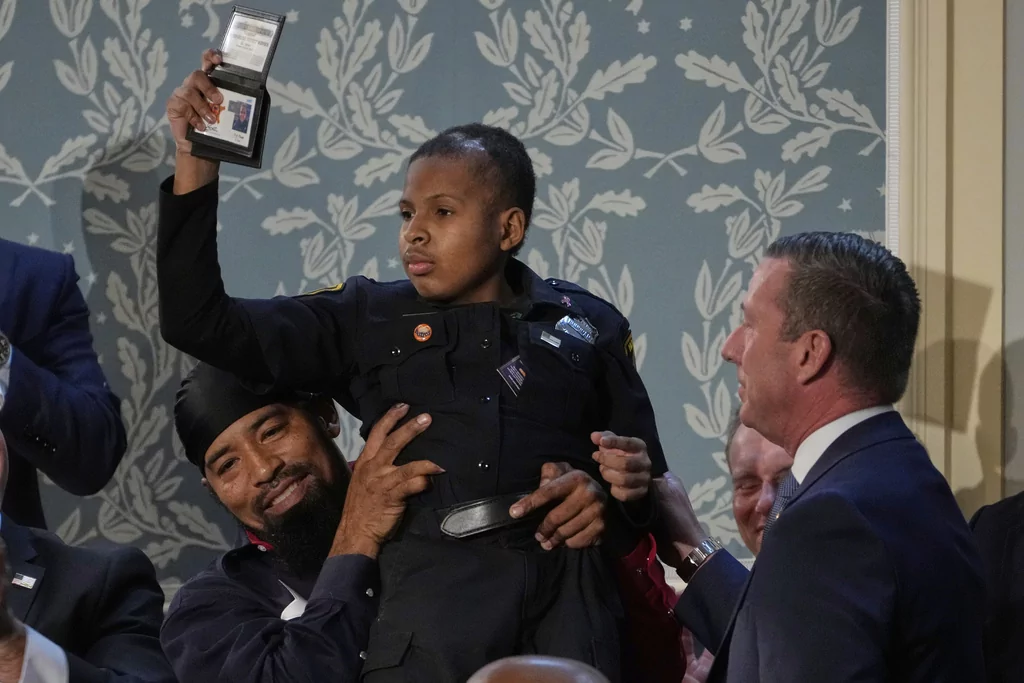 Trump and Curran make DJ Daniel honorary Secret Service agent ...