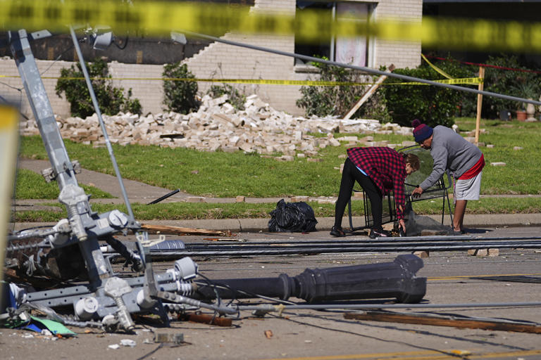 Severe Thunderstorms, Tornadoes Shifting East: Live Weather Tracker