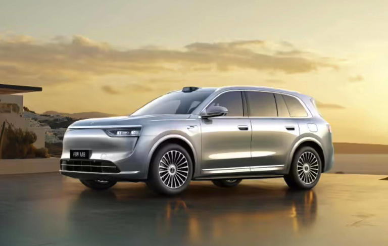 家庭智慧旗舰SUV新选择！问界M8官宣4月上市，号称全能车王