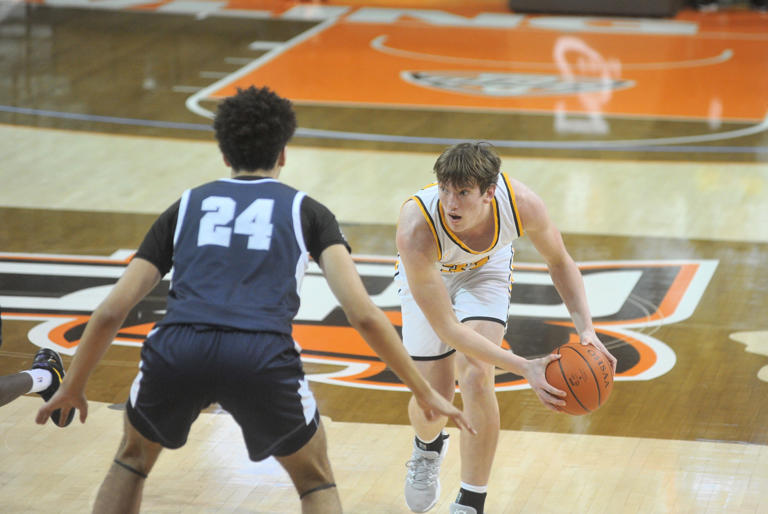 Colonel Crawford basketball's memorable run continues with regional ...