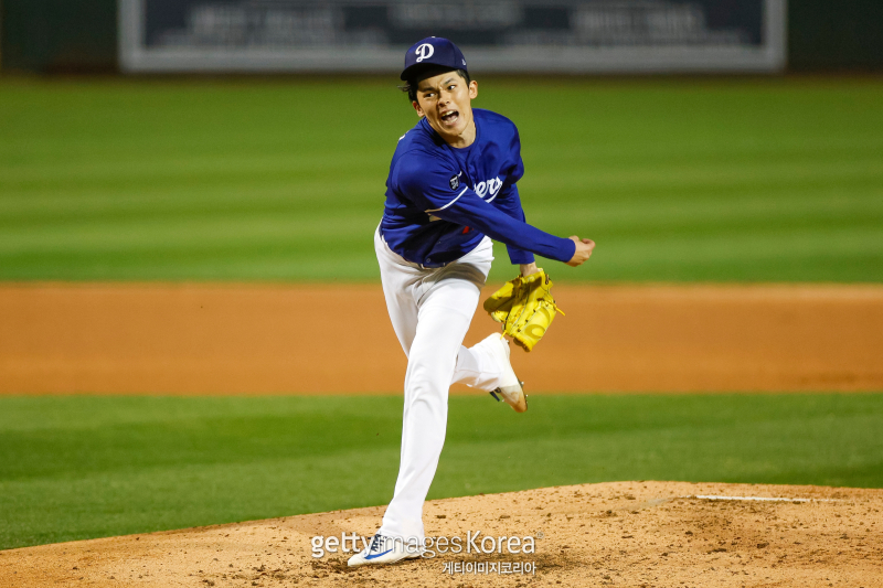 최고 구속 159.8㎞/h+스플리터로 4K...'MLB 데뷔전' 사사키 로키, 3이닝 완벽투