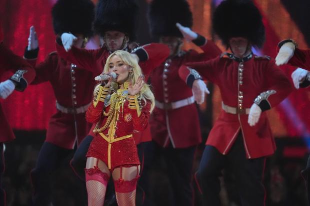 Espresso singer Sabrina Carpenter takes over O2 Arena this week - What ...