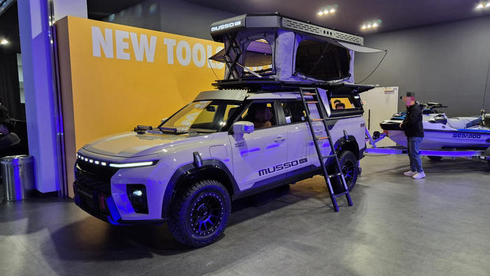 “무쏘가 3000만원대 전기픽업으로 돌아왔다”... KGM, ‘무쏘 EV’ 공개