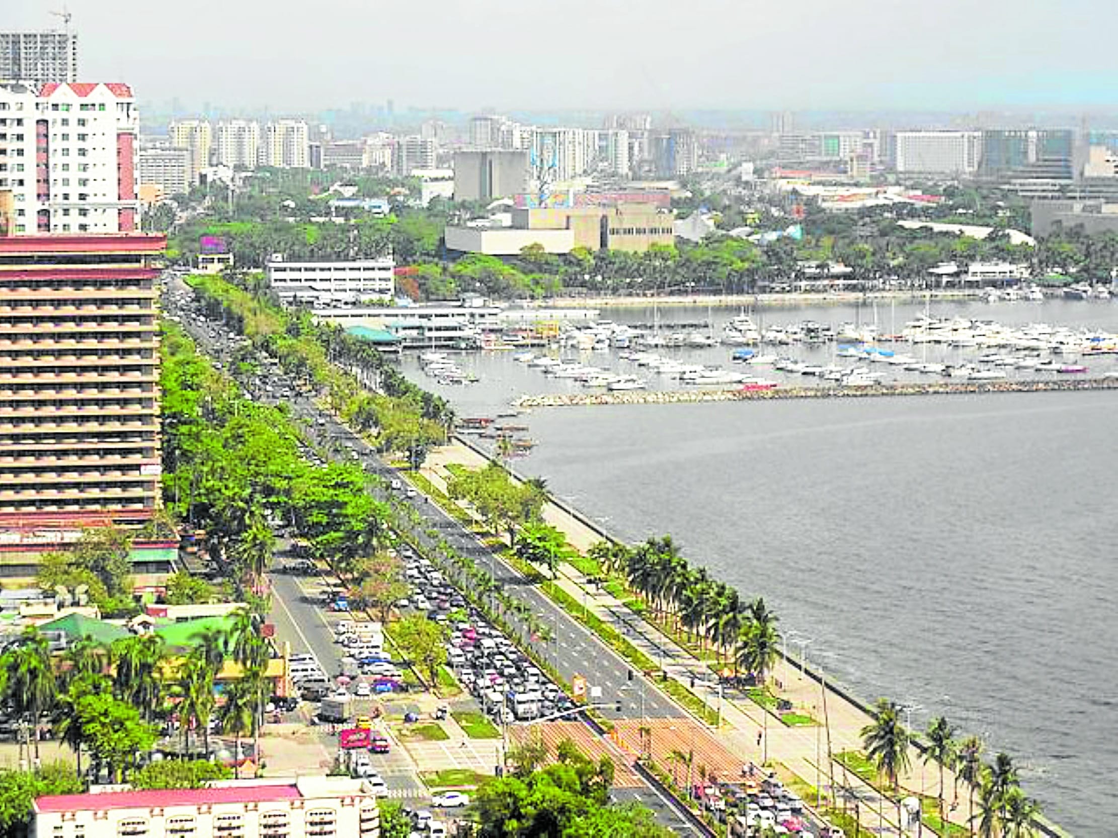 The romantic appeal of Roxas Boulevard