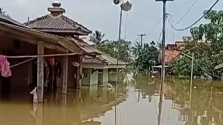 Update Banjir Karawang 2025: Cek Tinggi Air Sungai Citarum Awas